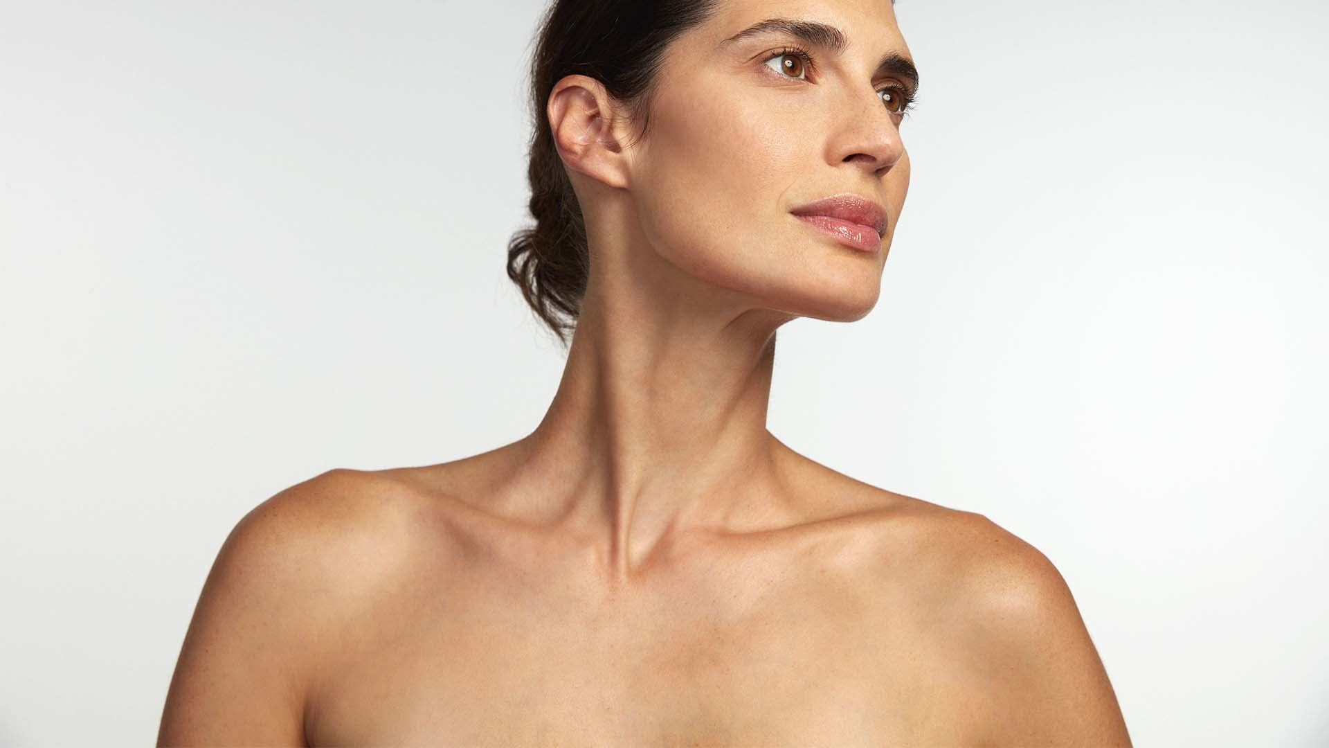 Rejuvenate the neck and décolleté skin | IBSA Derma